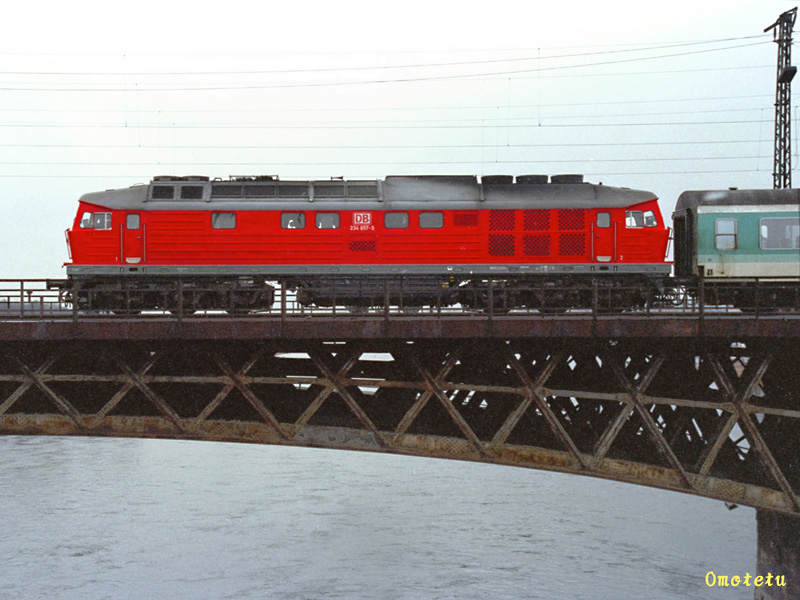 DB diesellocomotive class 234 across the iron bridge built over the Elbe.